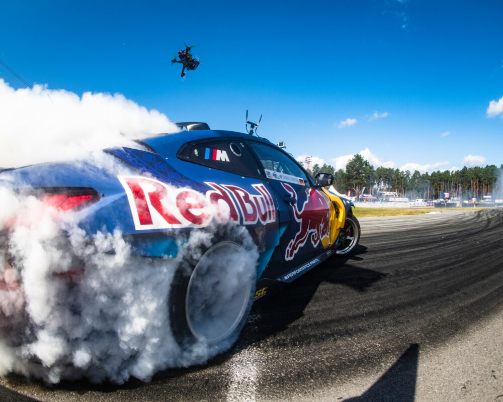 Co to jest i jakie zalety ma karta eSIM? - Red Bull MOBILE